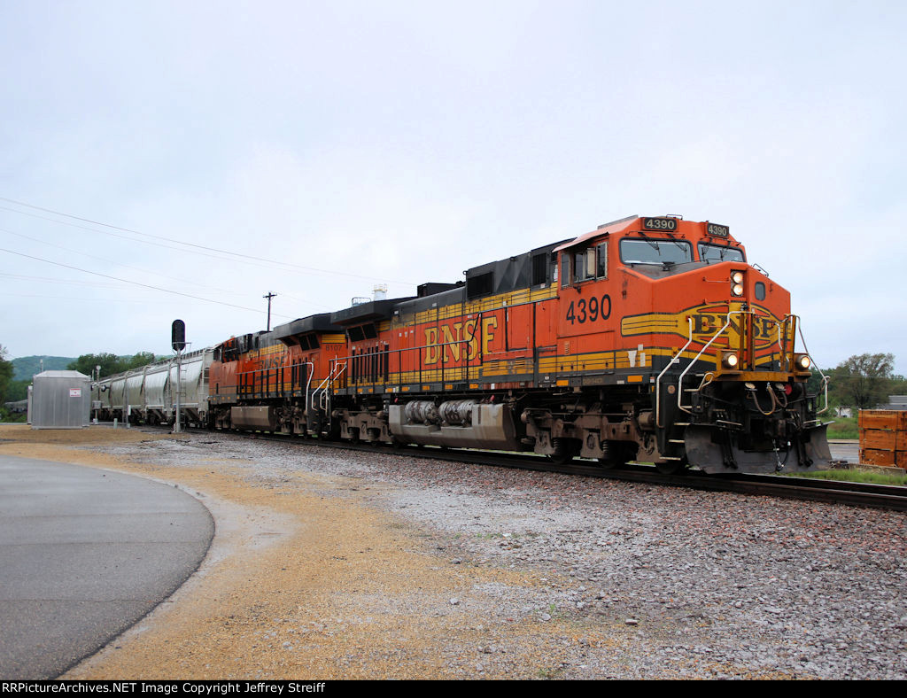 BNSF 4390